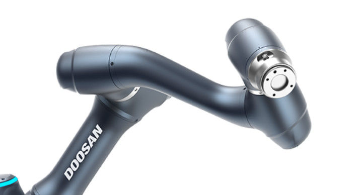 Doosan 20kg Payload Cobot H2017 Robot Arm With Robot Tig MiG Arc ...