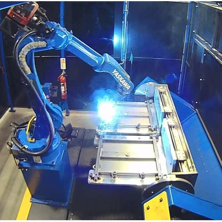 Welding 6 Axis Robotic Arm Yaskawa AR700 Combine With CNGBS Robot Gripper For Handling Robot