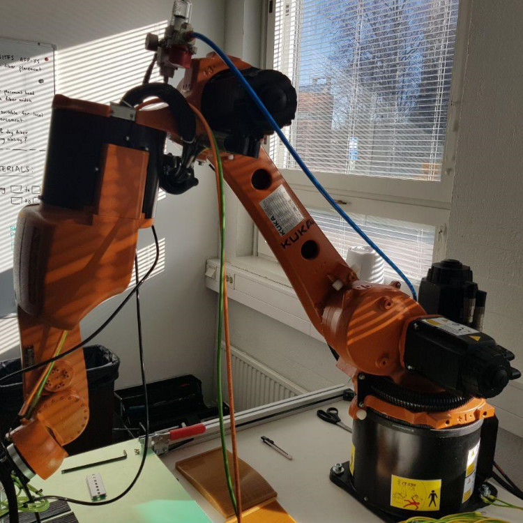 Palletizing Robot KR8 R1620 With 6 Axis Robotic Arm For Robot Palletizer