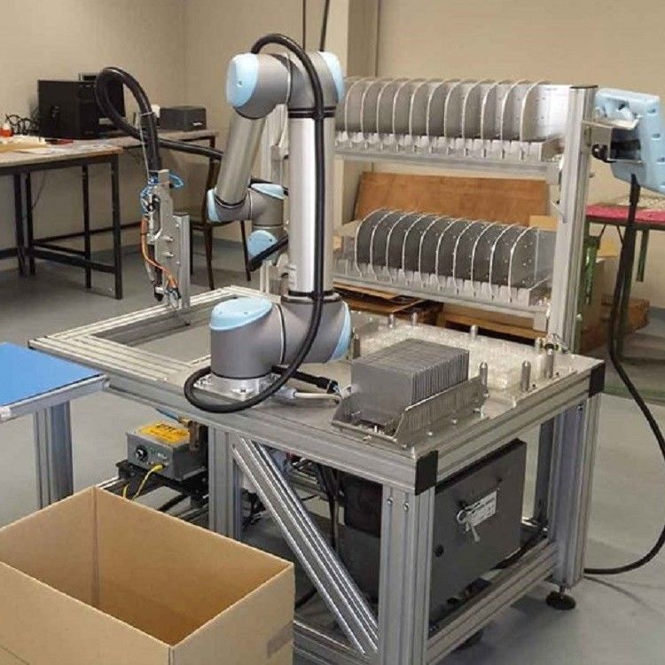 Mini Robot UR 3e Of Collaborative Robot With 3KG Payload As Cobot For ...