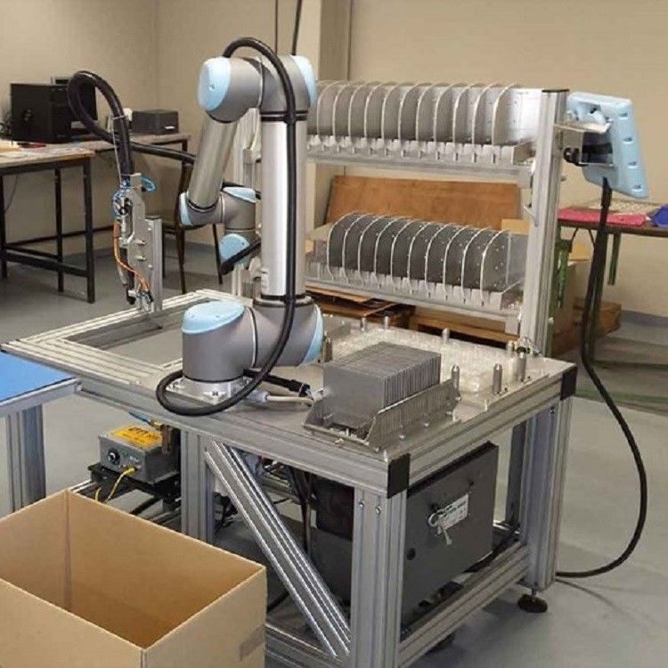 Lightweight Cobot Robot Ur 5e With 5kg Payload Manipulator As Robot Collaborative For Pick And