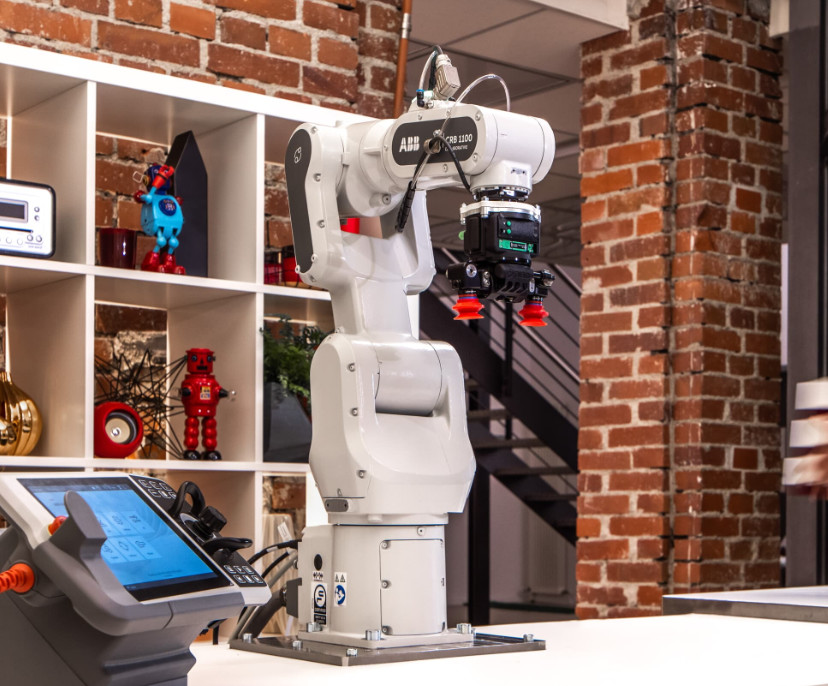 ABB 6 Axis Cobot CRB1100 Robot Arm With RobotiQ Robot Gripper For ...