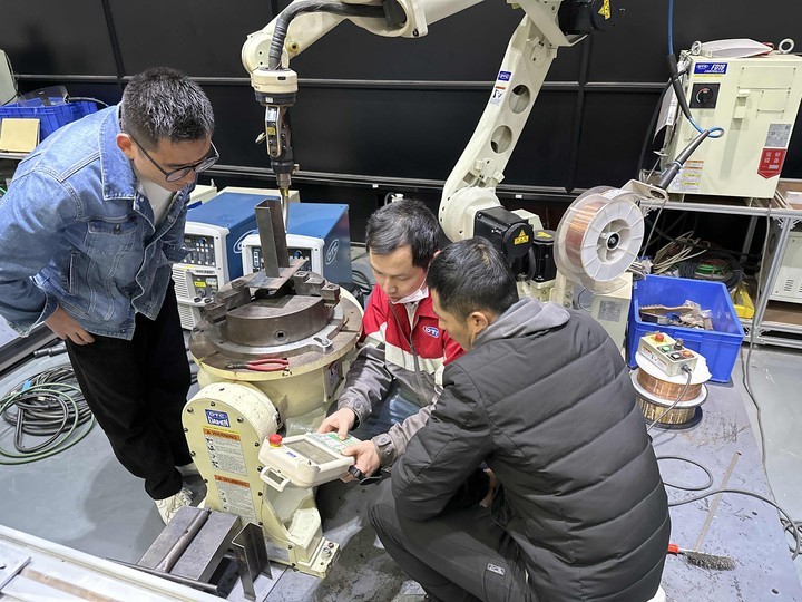 Digital control valve positioner Fisher DVC2000 and Filter pressure ...