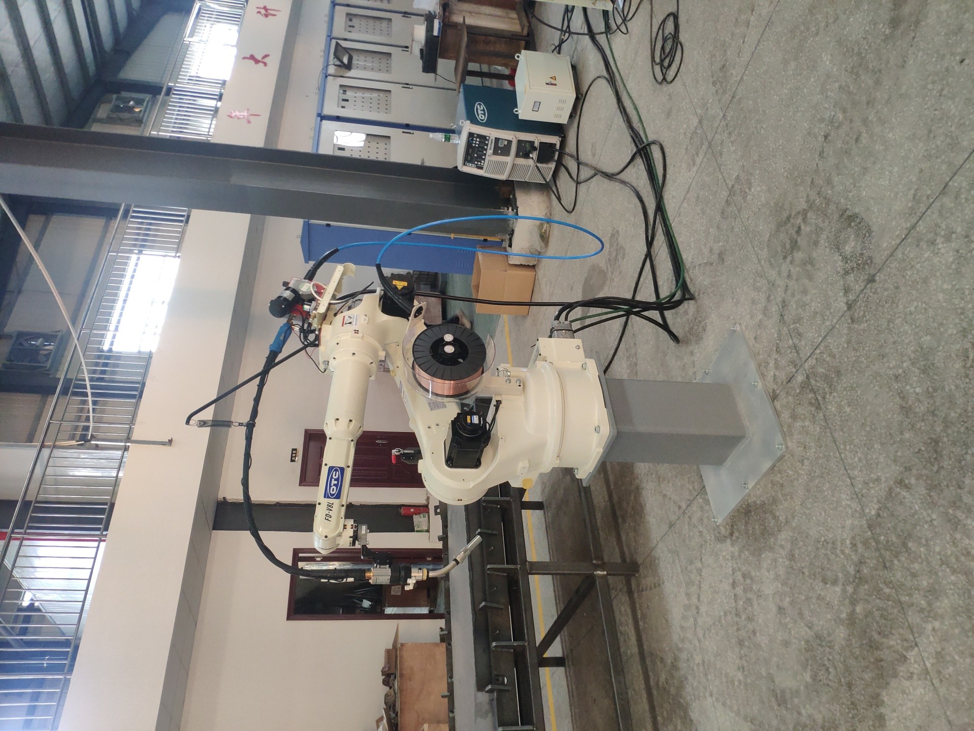 Mig Mag Welding Robot FD-B4S 7 Axis With P400 Robotic Welding Machine ...