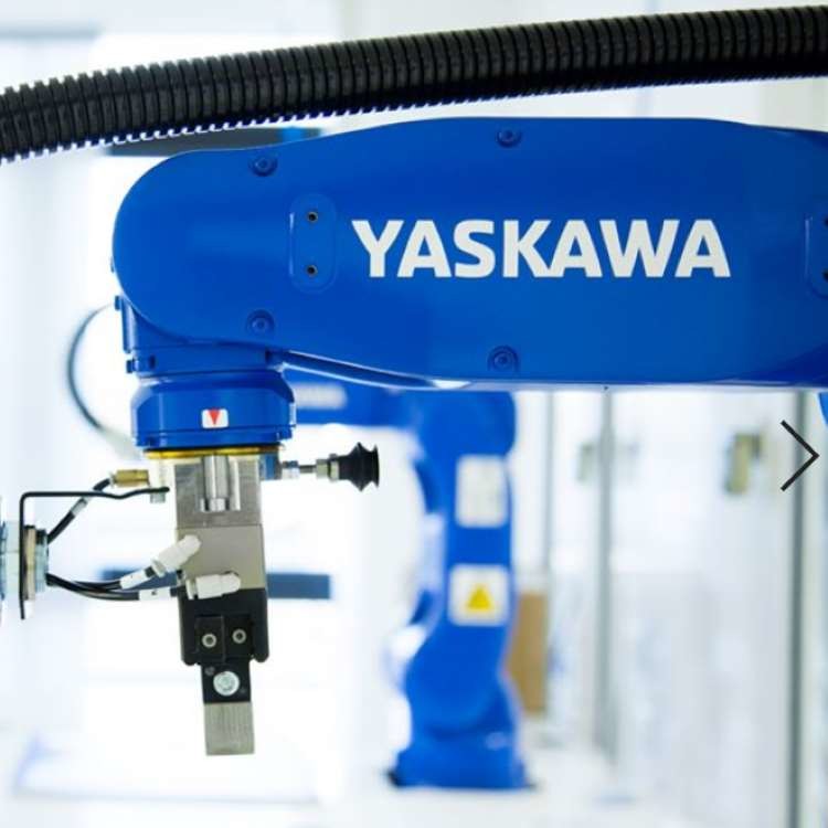 6 Axis Pick And Place Robotic Arm Yaskawa GP8 With CNGBS Robot Gripper ...