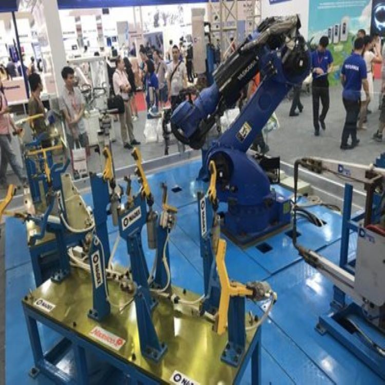 Yaskawa Robot Arm 6 Axis GP180 With CNGBS Customized Robot Gripper For Pallet Handling Robot