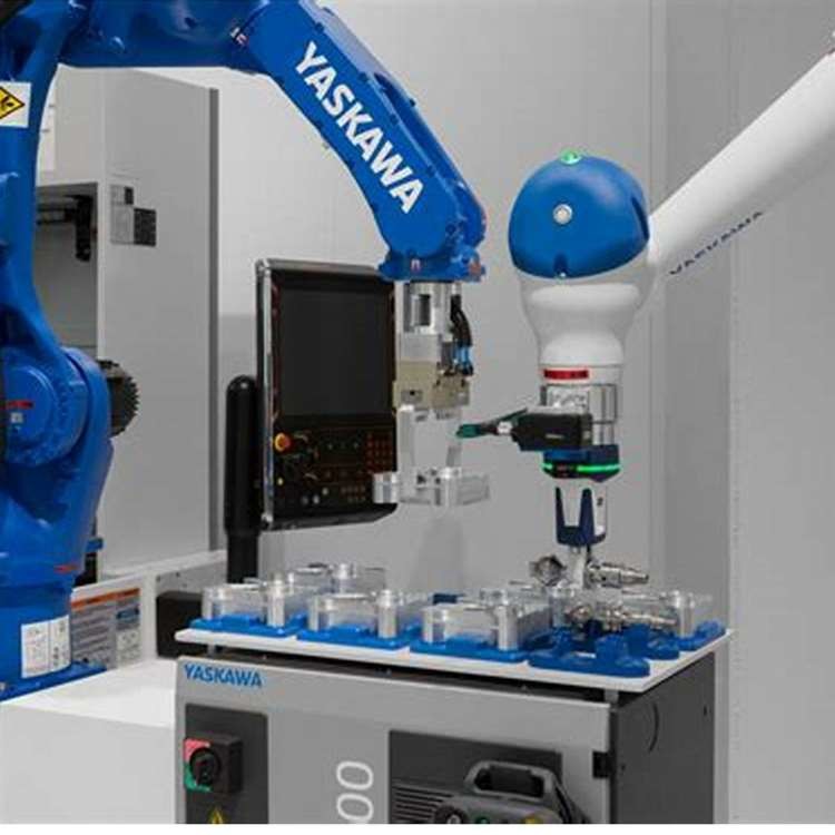 6 Axis Robotic Arm Yaskawa Gp25 12 With Cngbs Robot Guide Rail For