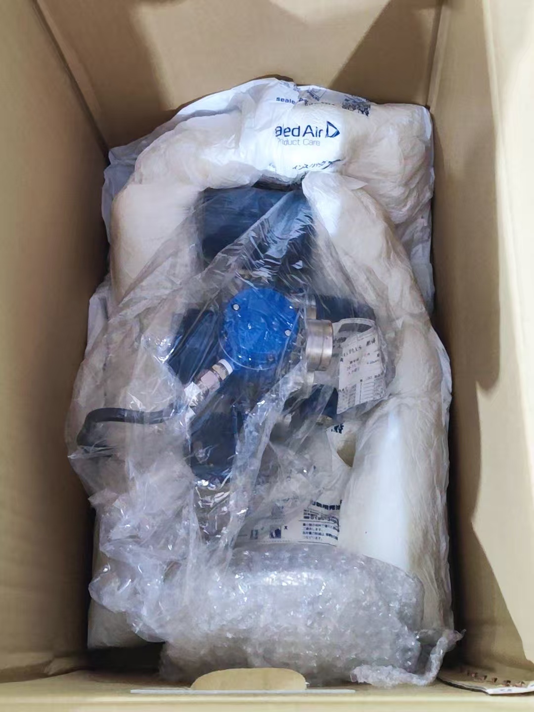 China Pneumatic Pressure Balanced Cage Control Valve with Azbil AVP300 ...