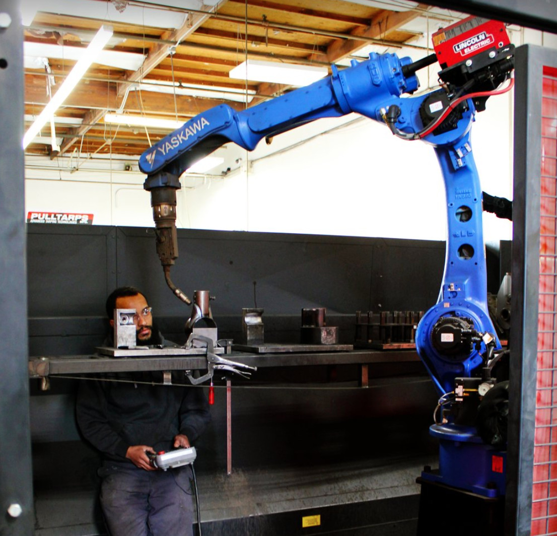 Robot Arm 6 Axis Motoman AR2010 With 2010MM Reach Used As Welding ...