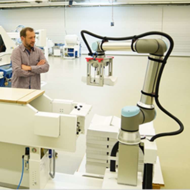 UR Robot UR10e 6 Axis Robotic Arm For Dance And Automation Handling As ...