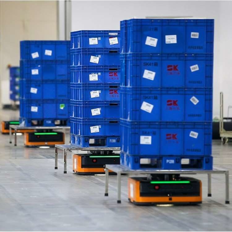 AGV Robot Q3-600C Payload 600kg With CNGBS Cobot Robot Arm For ...