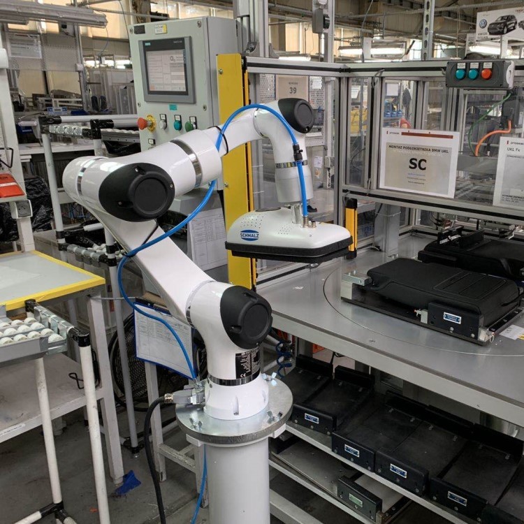 HAN'S Elfin Series E5 Cobot As Pick And Place Machine Work With AGV ...